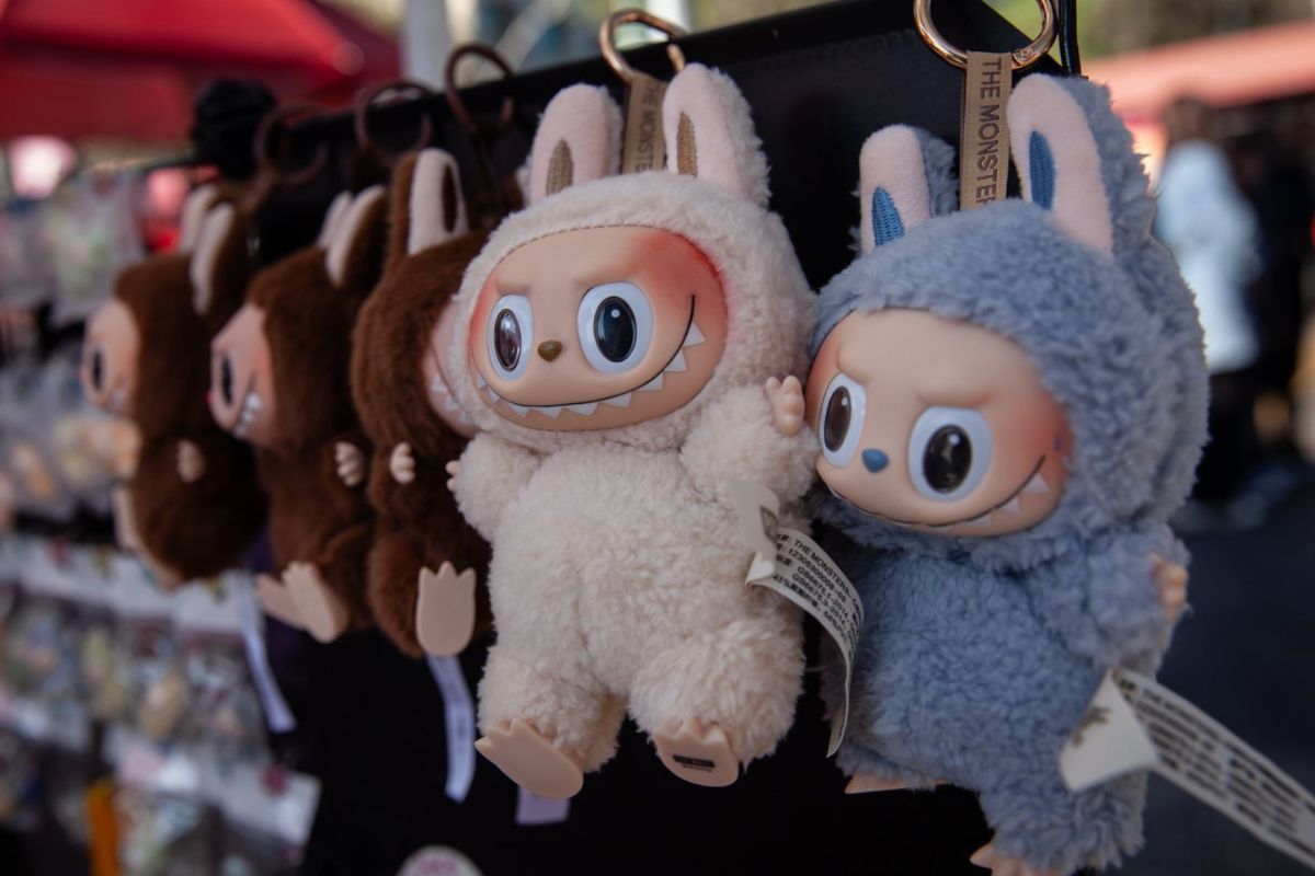 “Creado en China”: Labubu se ríe de todos – Contraeditorial